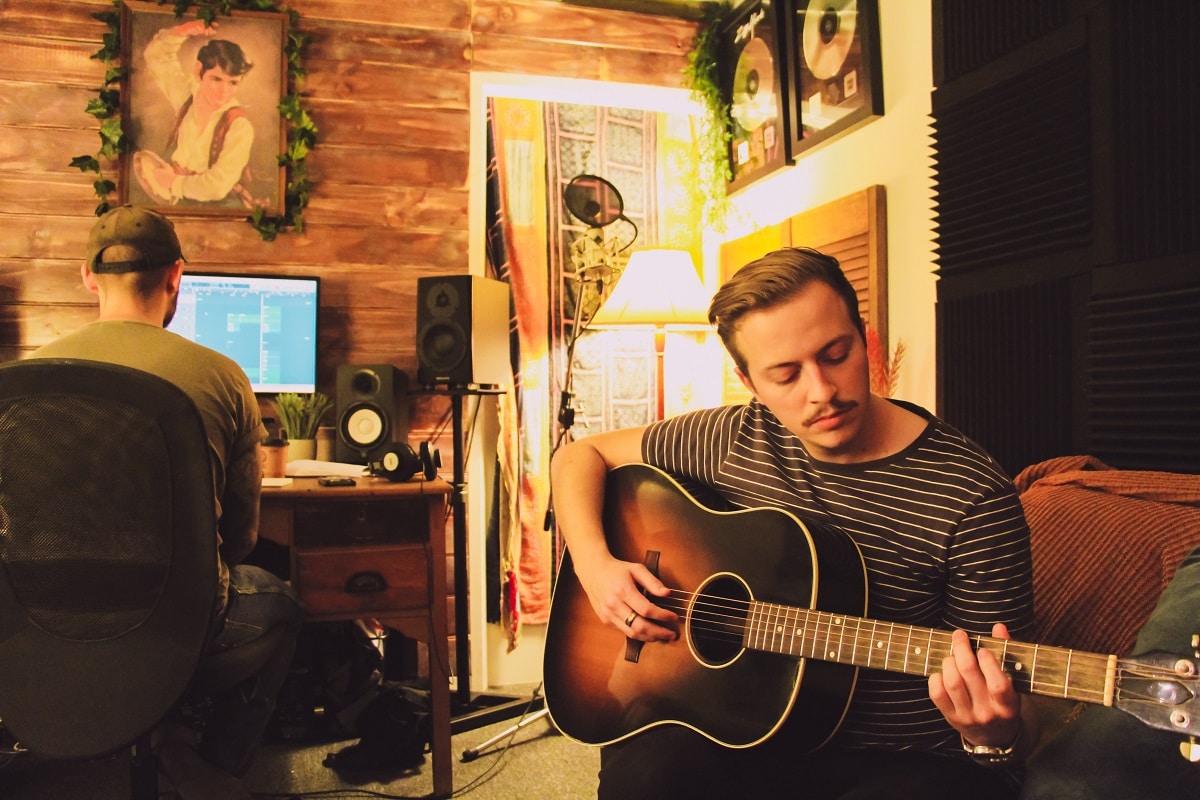 Newy singer-songwriter Rod Coote tugs at heartstrings with new single ...