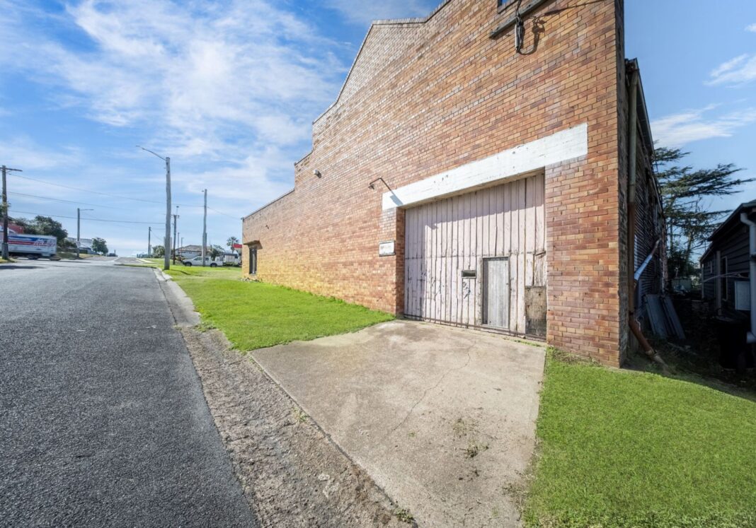 Room to grow in Rutherford with this rare development opportunity